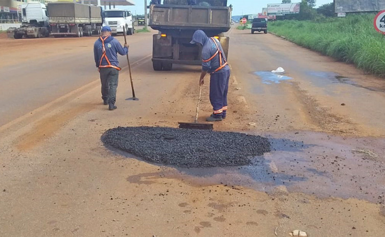 Governo realiza serviços de manutenção de trechos da TO-010 e TO-348