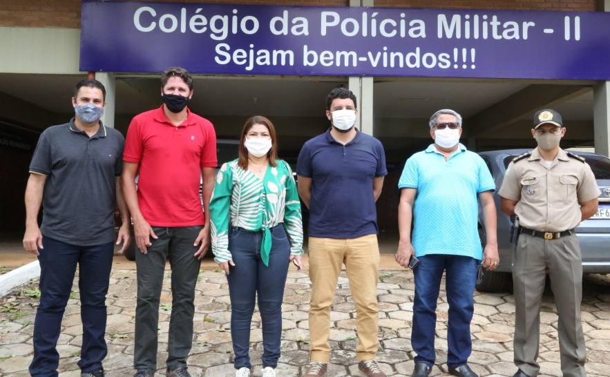 Pentacampeão de futebol Edmílson Moraes visita escolas estaduais e ...