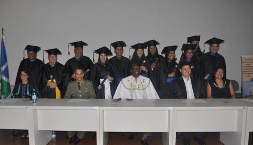 UAB diploma estudantes dos cursos de geografia, música, teatro e artes ...