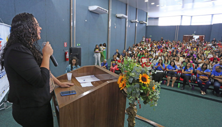 Servidores e gestores de Educação de 114 municípios participam de ...