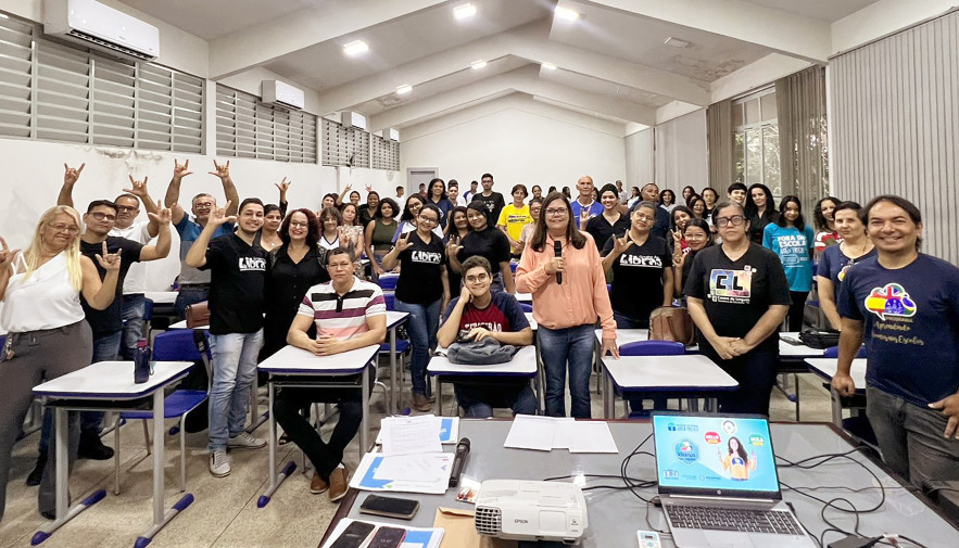 Programa Aprendendo Idiomas nas Escolas realiza aula inaugural na Regional de Araguaína